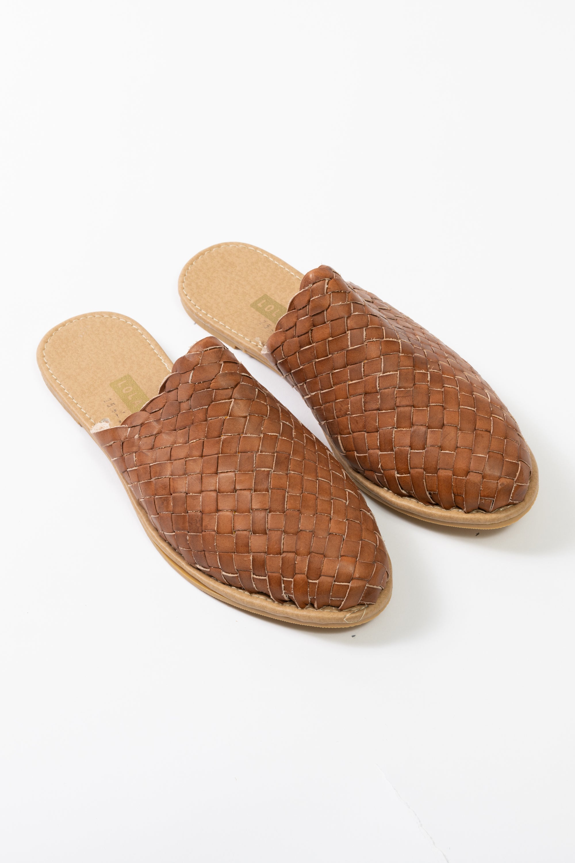 HAND WOVEN LEATHER SLIDES // CAMEL | LOLA Y TULA